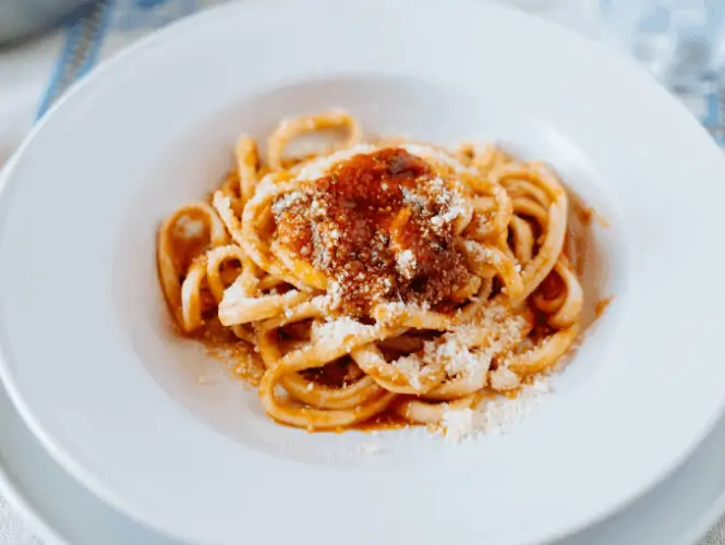 Olandapasta: waarom spaghetti eten in Nederland een horrorritueel is